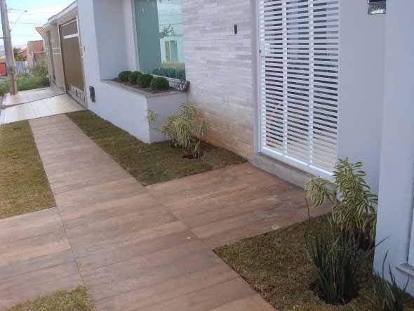 15 calçadas de casas modernas e materiais para construção