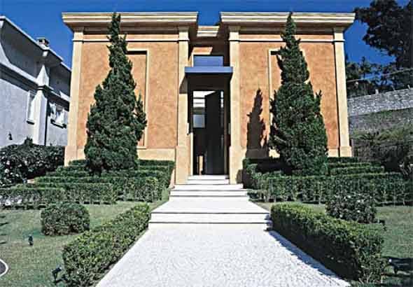 15 fachadas de casas clássicas com materiais modernos
