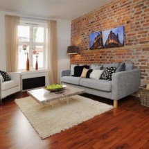 Decorar a casa com uma parede sem reboco (tijolo aparente)