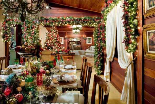 Usar festão e cordões na decoração de Natal