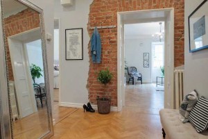 Decorar a casa com uma parede sem reboco (tijolo aparente)